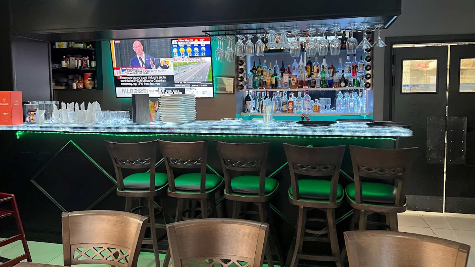 About Our Indian Restaurant in Burlington | Oh Bombay